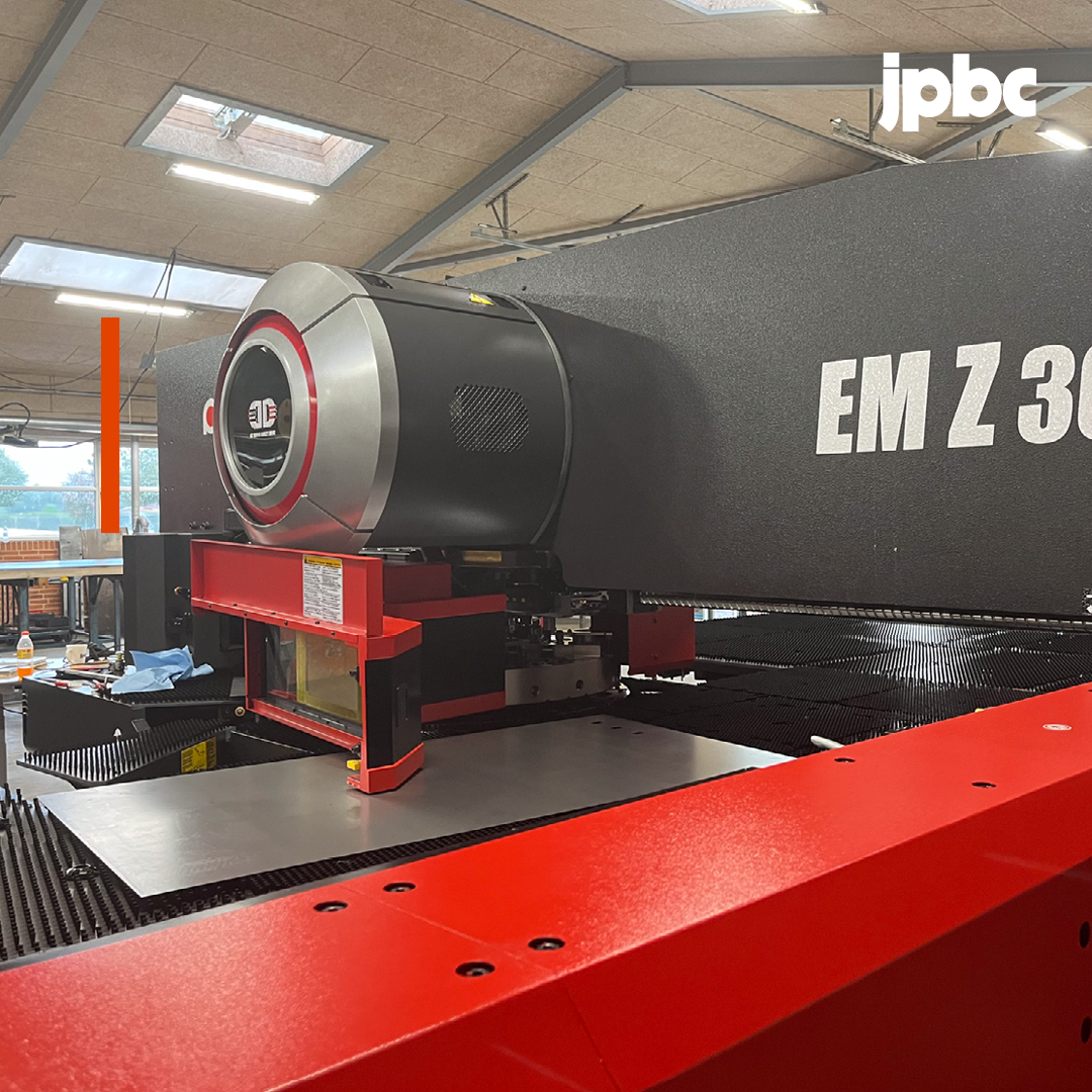 Amada revolverstanser opgraderet med ny automationsløsning