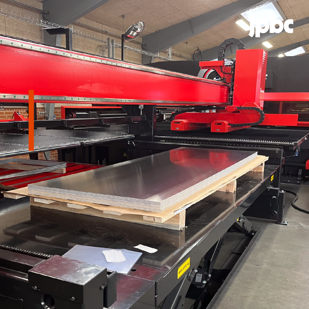 Amada revolverstanser opgraderet med ny automationsløsning